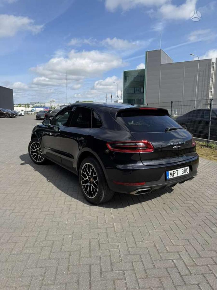 Black Porsche Macan 2018 in Klaipeda, with an engine capacity of 1.98 L and mileage of 114 thousand km for 27000 €, photo 10 on AUTOMOTO.COM.LV