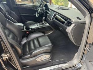 Melns Porsche Macan 2018 Viļņa, ar dzinēja tilpumu 3.00 L un nobraukumu 240 tūkst. km par 25500 €, foto 17 vietnē AUTOMOTO.COM.LV