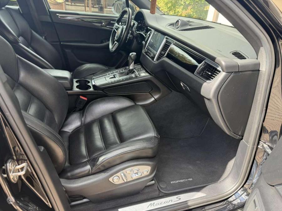 Melns Porsche Macan 2018 Viļņa, ar dzinēja tilpumu 3.00 L un nobraukumu 240 tūkst. km par 25500 €, foto 17 vietnē AUTOMOTO.COM.LV