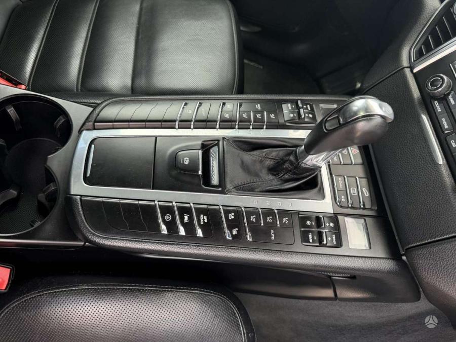 Melns Porsche Macan 2018 Viļņa, ar dzinēja tilpumu 3.00 L un nobraukumu 240 tūkst. km par 25500 €, foto 19 vietnē AUTOMOTO.COM.LV