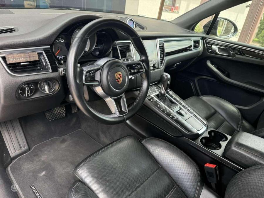 Melns Porsche Macan 2018 Viļņa, ar dzinēja tilpumu 3.00 L un nobraukumu 240 tūkst. km par 25500 €, foto 25 vietnē AUTOMOTO.COM.LV