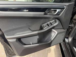 Melns Porsche Macan 2018 Viļņa, ar dzinēja tilpumu 3.00 L un nobraukumu 240 tūkst. km par 25500 €, foto 26 vietnē AUTOMOTO.COM.LV