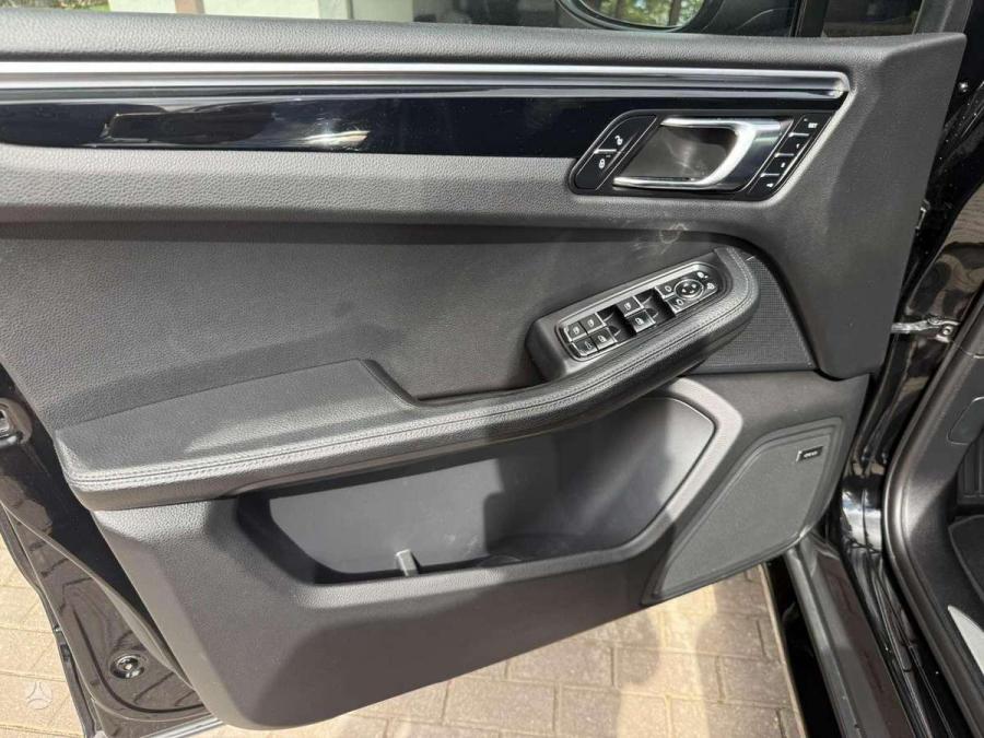 Melns Porsche Macan 2018 Viļņa, ar dzinēja tilpumu 3.00 L un nobraukumu 240 tūkst. km par 25500 €, foto 26 vietnē AUTOMOTO.COM.LV