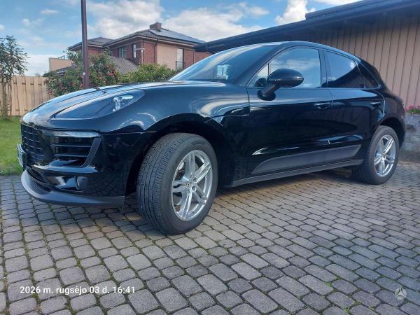 Black Porsche Macan 2018 in Vilnius, with an engine capacity of 1.98 L and mileage of 54 thousand km for 29900 €, photo 3 on AUTOMOTO.COM.LV