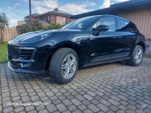 Black Porsche Macan 2018 in Vilnius, with an engine capacity of 1.98 L and mileage of 54 thousand km for 29900 €, photo 3 on AUTOMOTO.COM.LV