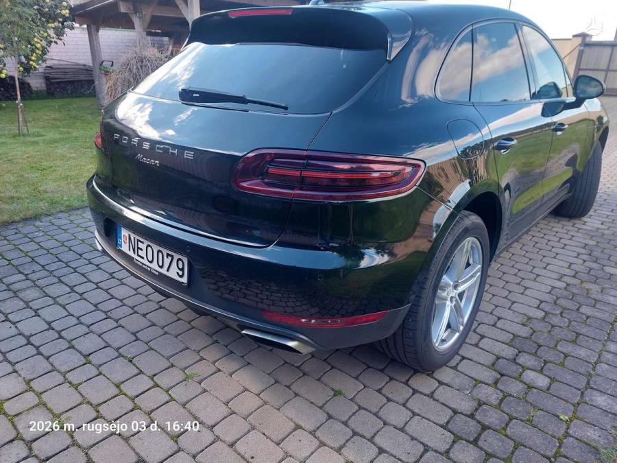 Black Porsche Macan 2018 in Vilnius, with an engine capacity of 1.98 L and mileage of 54 thousand km for 29900 €, photo 4 on AUTOMOTO.COM.LV