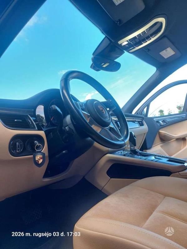 Black Porsche Macan 2018 in Vilnius, with an engine capacity of 1.98 L and mileage of 54 thousand km for 29900 €, photo 10 on AUTOMOTO.COM.LV