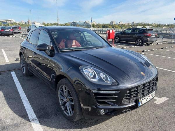 Black Porsche Macan 2018 in Vilnius, with an engine capacity of 1.98 L and mileage of 131 thousand km for 28500 €, photo 1 on AUTOMOTO.COM.LV