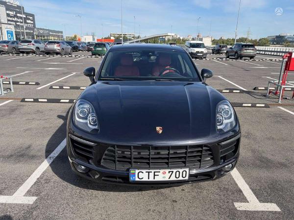 Black Porsche Macan 2018 in Vilnius, with an engine capacity of 1.98 L and mileage of 131 thousand km for 28500 €, photo 4 on AUTOMOTO.COM.LV