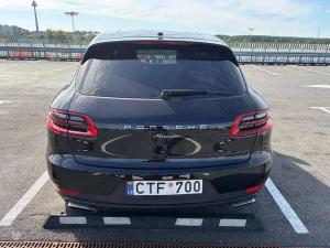 Black Porsche Macan 2018 in Vilnius, with an engine capacity of 1.98 L and mileage of 131 thousand km for 28500 €, photo 5 on AUTOMOTO.COM.LV