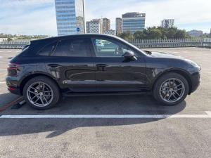 Black Porsche Macan 2018 in Vilnius, with an engine capacity of 1.98 L and mileage of 131 thousand km for 28500 €, photo 9 on AUTOMOTO.COM.LV
