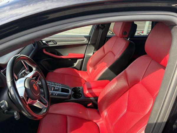 Black Porsche Macan 2018 in Vilnius, with an engine capacity of 1.98 L and mileage of 131 thousand km for 28500 €, photo 10 on AUTOMOTO.COM.LV