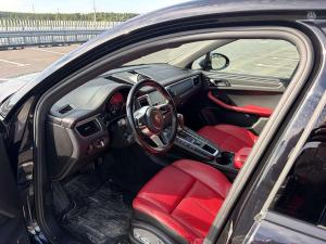 Black Porsche Macan 2018 in Vilnius, with an engine capacity of 1.98 L and mileage of 131 thousand km for 28500 €, photo 11 on AUTOMOTO.COM.LV