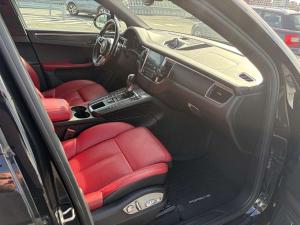 Black Porsche Macan 2018 in Vilnius, with an engine capacity of 1.98 L and mileage of 131 thousand km for 28500 €, photo 12 on AUTOMOTO.COM.LV