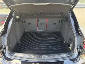 Black Porsche Macan 2018 in Vilnius, with an engine capacity of 1.98 L and mileage of 131 thousand km for 28500 €, photo 14 on AUTOMOTO.COM.LV
