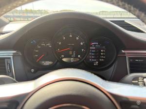 Black Porsche Macan 2018 in Vilnius, with an engine capacity of 1.98 L and mileage of 131 thousand km for 28500 €, photo 19 on AUTOMOTO.COM.LV