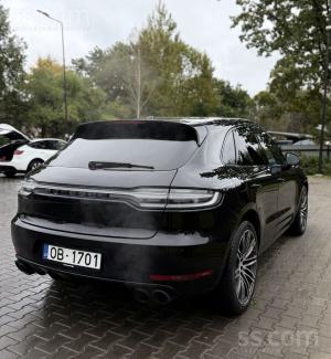 Black Porsche Macan 2018 in Riga, with an engine capacity of 3.00 L and mileage of 112 thousand km for 40400 €, photo 3 on AUTOMOTO.COM.LV