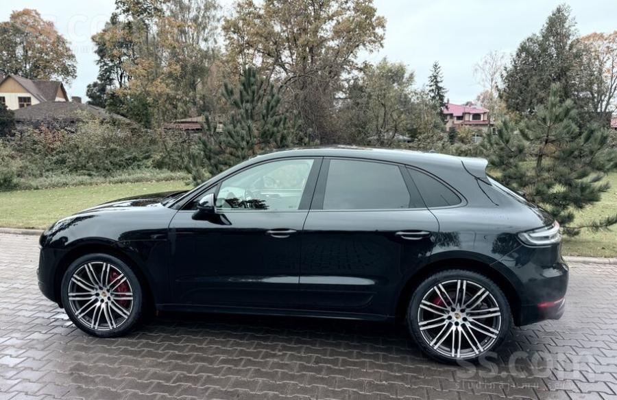 Black Porsche Macan 2018 in Riga, with an engine capacity of 3.00 L and mileage of 112 thousand km for 40400 €, photo 5 on AUTOMOTO.COM.LV