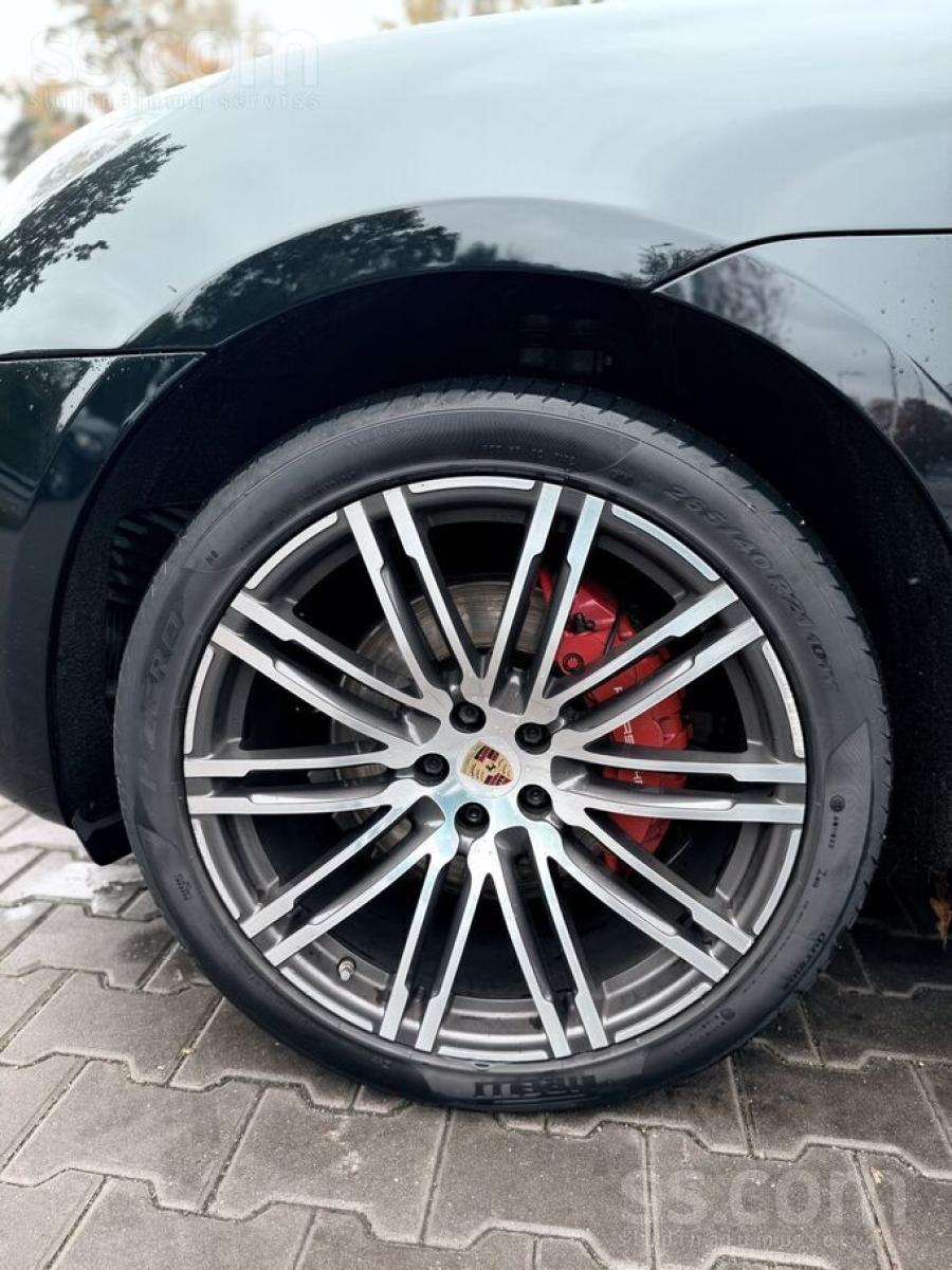 Black Porsche Macan 2018 in Riga, with an engine capacity of 3.00 L and mileage of 112 thousand km for 40400 €, photo 6 on AUTOMOTO.COM.LV