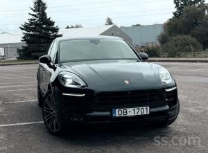 Black Porsche Macan 2018 in Riga, with an engine capacity of 3.00 L and mileage of 112 thousand km for 40400 €, photo 7 on AUTOMOTO.COM.LV