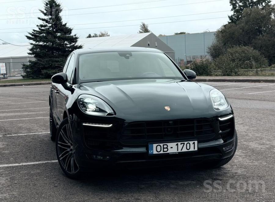 Black Porsche Macan 2018 in Riga, with an engine capacity of 3.00 L and mileage of 112 thousand km for 40400 €, photo 7 on AUTOMOTO.COM.LV