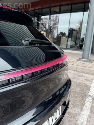 Black Porsche Macan 2018 in Riga, with an engine capacity of 3.00 L and mileage of 112 thousand km for 40400 €, photo 9 on AUTOMOTO.COM.LV