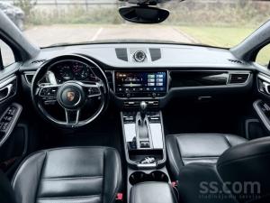 Black Porsche Macan 2018 in Riga, with an engine capacity of 3.00 L and mileage of 112 thousand km for 40400 €, photo 11 on AUTOMOTO.COM.LV