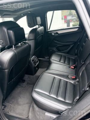 Black Porsche Macan 2018 in Riga, with an engine capacity of 3.00 L and mileage of 112 thousand km for 40400 €, photo 14 on AUTOMOTO.COM.LV