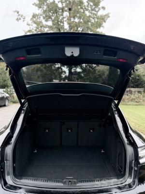 Black Porsche Macan 2018 in Riga, with an engine capacity of 3.00 L and mileage of 112 thousand km for 40400 €, photo 17 on AUTOMOTO.COM.LV