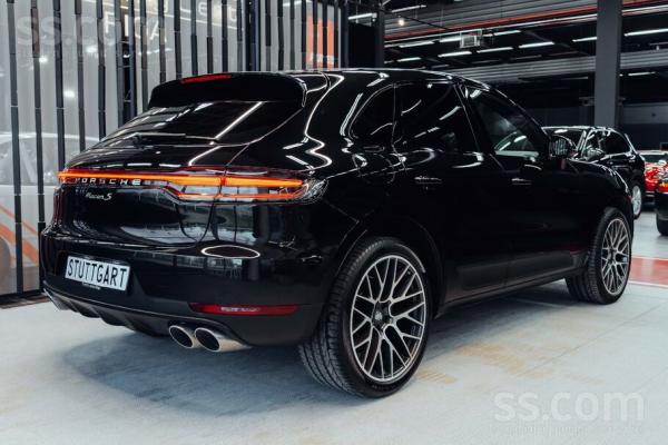 Black Porsche Macan 2019 in Riga, with an engine capacity of 3.00 L and mileage of 108 thousand km for 68000 €, photo 6 on AUTOMOTO.COM.LV