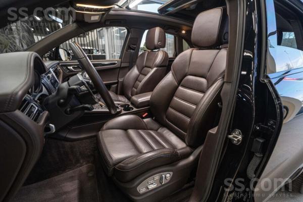 Black Porsche Macan 2019 in Riga, with an engine capacity of 3.00 L and mileage of 108 thousand km for 68000 €, photo 8 on AUTOMOTO.COM.LV