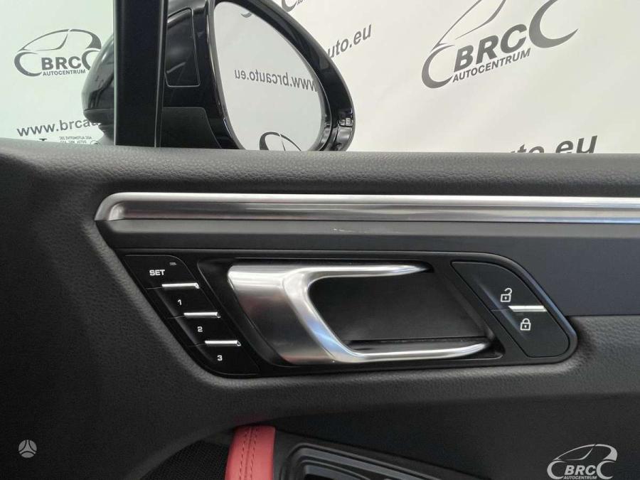 Black Porsche Macan 2019 in Vilnius, with an engine capacity of 1.98 L and mileage of 118 thousand km for 32900 €, photo 11 on AUTOMOTO.COM.LV