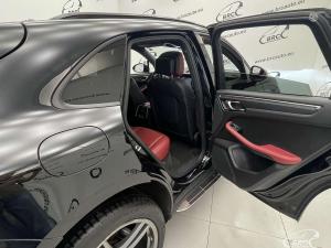 Black Porsche Macan 2019 in Vilnius, with an engine capacity of 1.98 L and mileage of 118 thousand km for 32900 €, photo 15 on AUTOMOTO.COM.LV