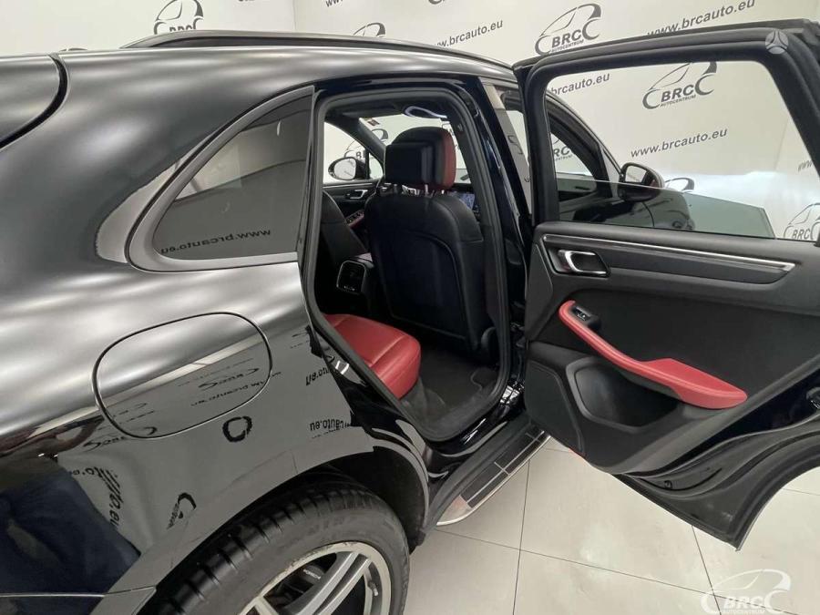 Black Porsche Macan 2019 in Vilnius, with an engine capacity of 1.98 L and mileage of 118 thousand km for 32900 €, photo 15 on AUTOMOTO.COM.LV