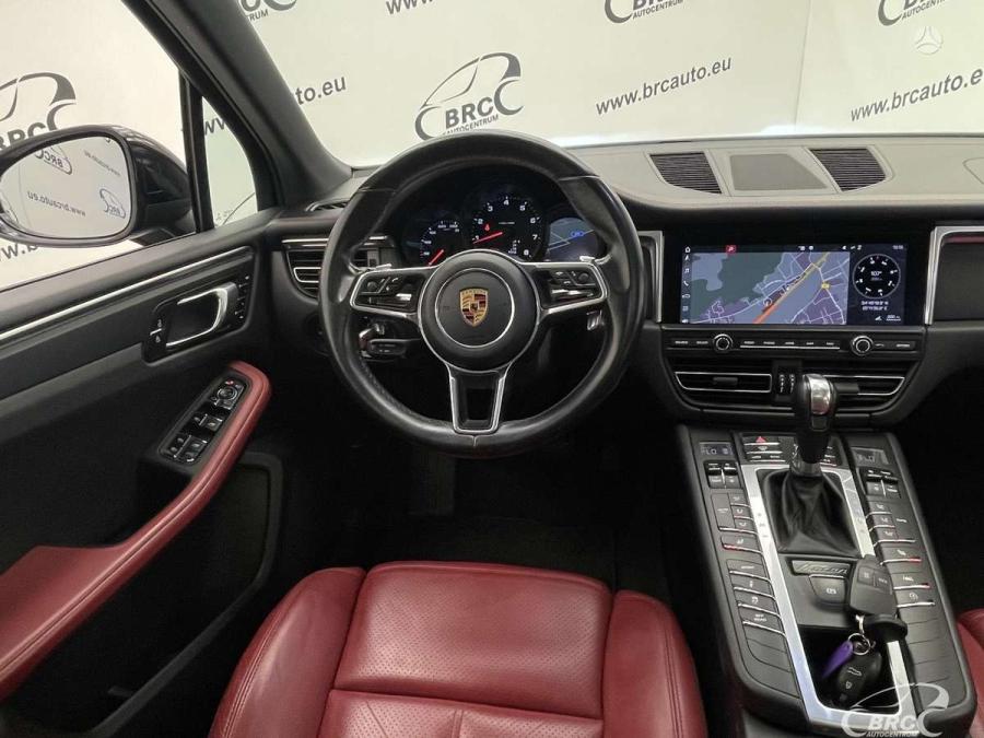 Black Porsche Macan 2019 in Vilnius, with an engine capacity of 1.98 L and mileage of 118 thousand km for 32900 €, photo 16 on AUTOMOTO.COM.LV