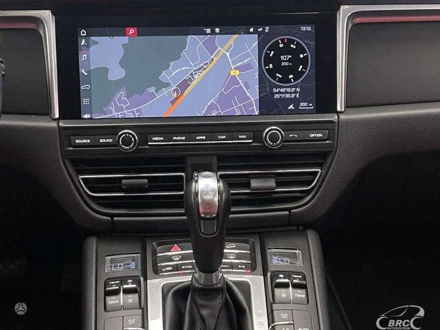 Black Porsche Macan 2019 in Vilnius, with an engine capacity of 1.98 L and mileage of 118 thousand km for 32900 €, photo 19 on AUTOMOTO.COM.LV