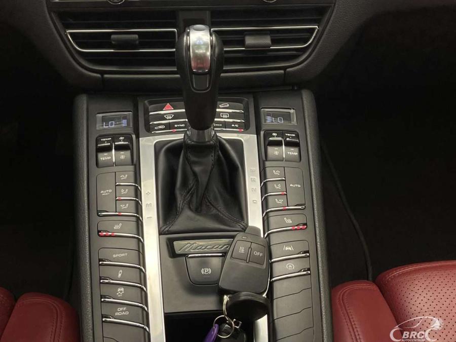 Black Porsche Macan 2019 in Vilnius, with an engine capacity of 1.98 L and mileage of 118 thousand km for 32900 €, photo 20 on AUTOMOTO.COM.LV