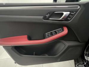 Black Porsche Macan 2019 in Vilnius, with an engine capacity of 1.98 L and mileage of 118 thousand km for 32900 €, photo 22 on AUTOMOTO.COM.LV