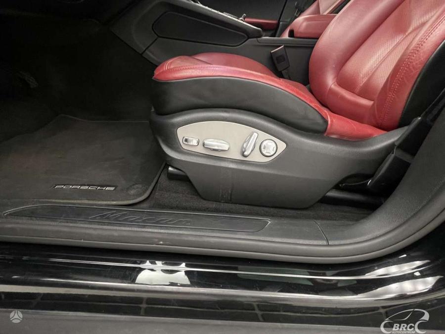 Black Porsche Macan 2019 in Vilnius, with an engine capacity of 1.98 L and mileage of 118 thousand km for 32900 €, photo 24 on AUTOMOTO.COM.LV