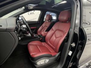Black Porsche Macan 2019 in Vilnius, with an engine capacity of 1.98 L and mileage of 118 thousand km for 32900 €, photo 25 on AUTOMOTO.COM.LV