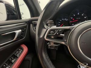 Black Porsche Macan 2019 in Vilnius, with an engine capacity of 1.98 L and mileage of 118 thousand km for 32900 €, photo 32 on AUTOMOTO.COM.LV