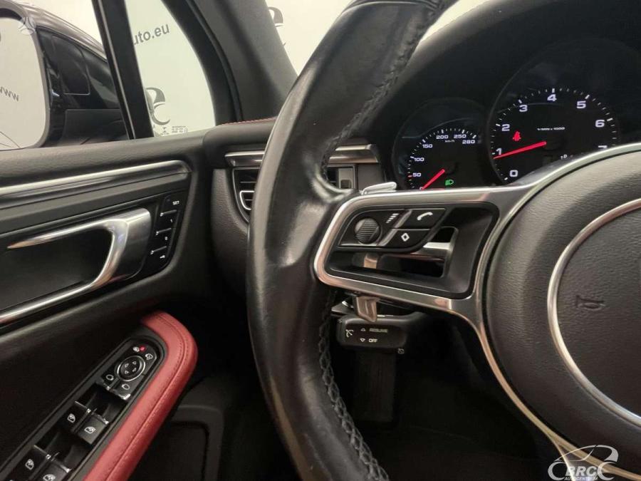 Black Porsche Macan 2019 in Vilnius, with an engine capacity of 1.98 L and mileage of 118 thousand km for 32900 €, photo 32 on AUTOMOTO.COM.LV