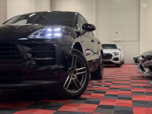Black Porsche Macan 2019 in Vilnius, with an engine capacity of 1.98 L and mileage of 154 thousand km for 34990 €, photo 9 on AUTOMOTO.COM.LV