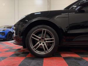 Black Porsche Macan 2019 in Vilnius, with an engine capacity of 1.98 L and mileage of 154 thousand km for 34990 €, photo 11 on AUTOMOTO.COM.LV