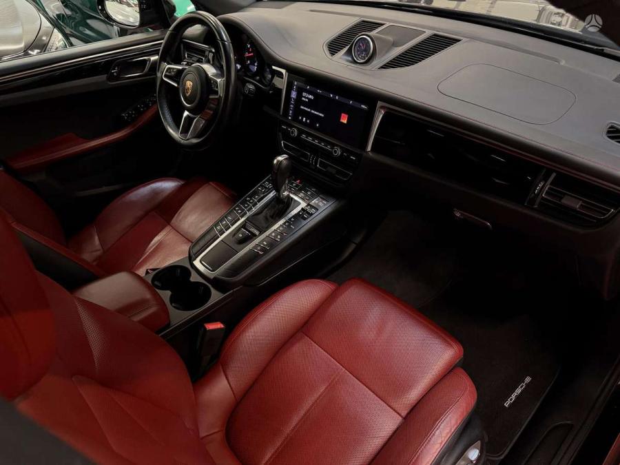 Black Porsche Macan 2019 in Vilnius, with an engine capacity of 1.98 L and mileage of 154 thousand km for 34990 €, photo 19 on AUTOMOTO.COM.LV