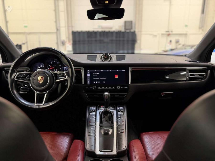 Black Porsche Macan 2019 in Vilnius, with an engine capacity of 1.98 L and mileage of 154 thousand km for 34990 €, photo 20 on AUTOMOTO.COM.LV