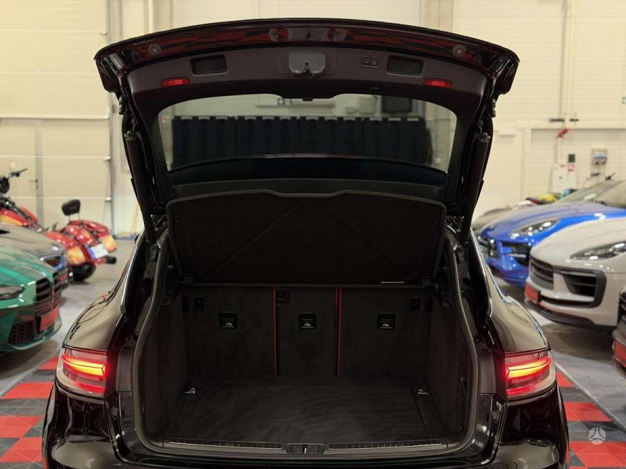 Black Porsche Macan 2019 in Vilnius, with an engine capacity of 1.98 L and mileage of 154 thousand km for 34990 €, photo 31 on AUTOMOTO.COM.LV