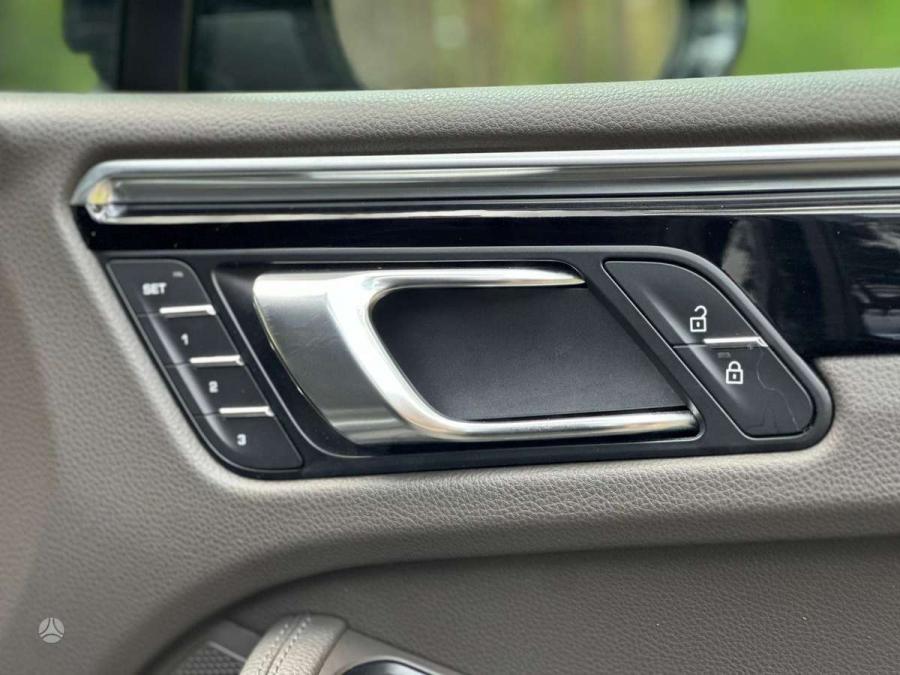 Melns Porsche Macan 2020 Viļņa, ar dzinēja tilpumu 3.00 L un nobraukumu 69 tūkst. km par 41000 €, foto 16 vietnē AUTOMOTO.COM.LV