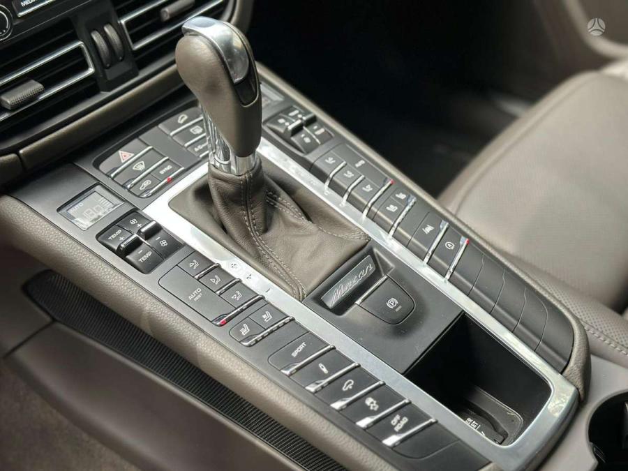 Melns Porsche Macan 2020 Viļņa, ar dzinēja tilpumu 3.00 L un nobraukumu 69 tūkst. km par 41000 €, foto 25 vietnē AUTOMOTO.COM.LV