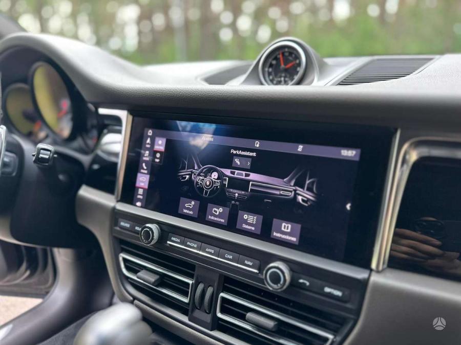 Melns Porsche Macan 2020 Viļņa, ar dzinēja tilpumu 3.00 L un nobraukumu 69 tūkst. km par 41000 €, foto 30 vietnē AUTOMOTO.COM.LV
